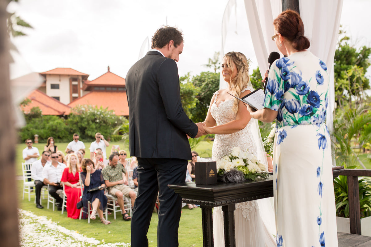 Celebrant – Botanica Weddings POPPY